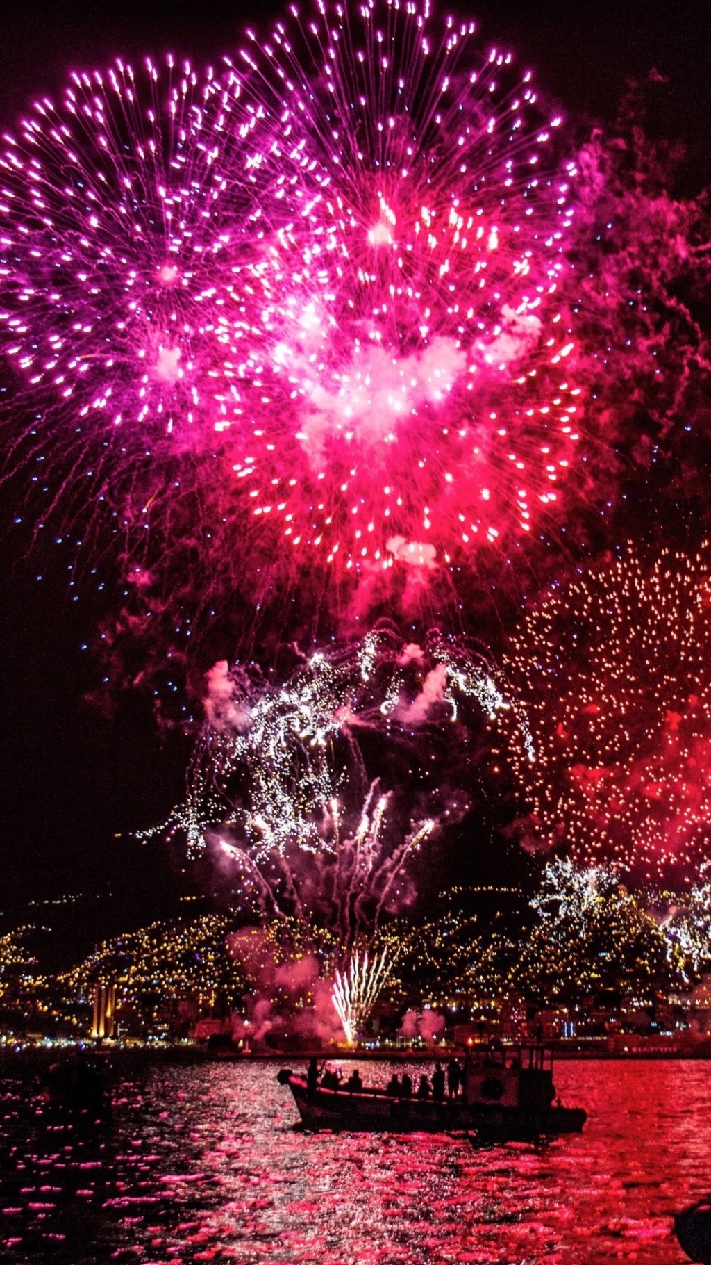 Wallpaper Weekends: Fireworks Wallpapers for iPhone, iPad, Apple Watch ...