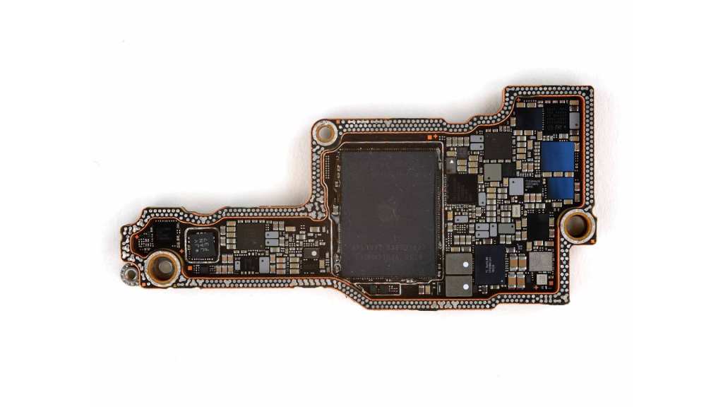 iPhone-17-Pro-logic-board - MacTrast